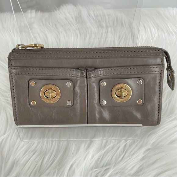 Marc By Marc Jacobs | Bags | Marc By Marc Jacobs Totally Turnkey Wallet ...